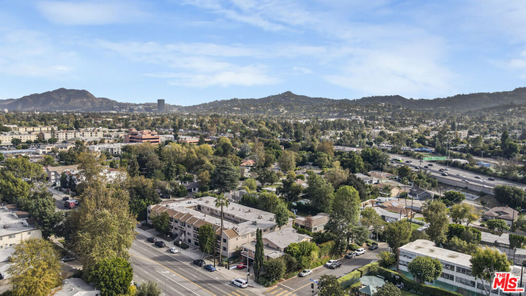 12256 Riverside Dr, Valley Village, CA 91607 – Lyon Stahl