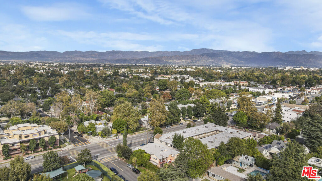 12256 Riverside Dr, Valley Village, CA 91607 – Lyon Stahl