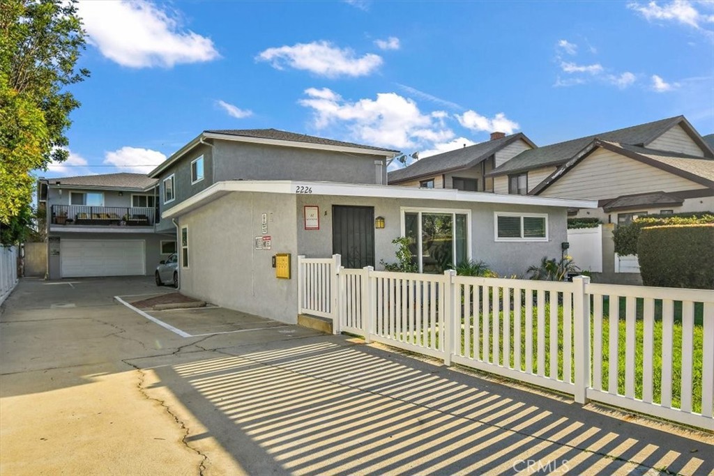 2226 Voorhees Ave, Redondo Beach, CA 90278 - Lyon Stahl